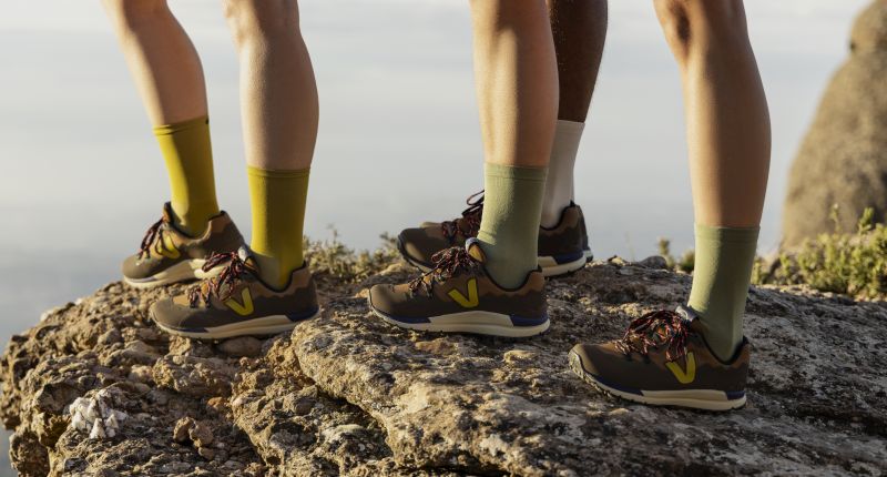 Buff amplía sus colaboraciones y lanza unas deportivas con Veja