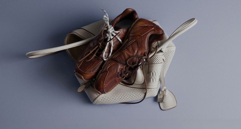 Miu Miu y New Balance renuevan su colaboración, con la 530 SL en el ...